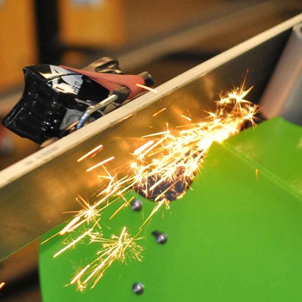 Rent/hire Skis, Snowboards and Snowclothing from Snowscene Ski Hire Mt ...